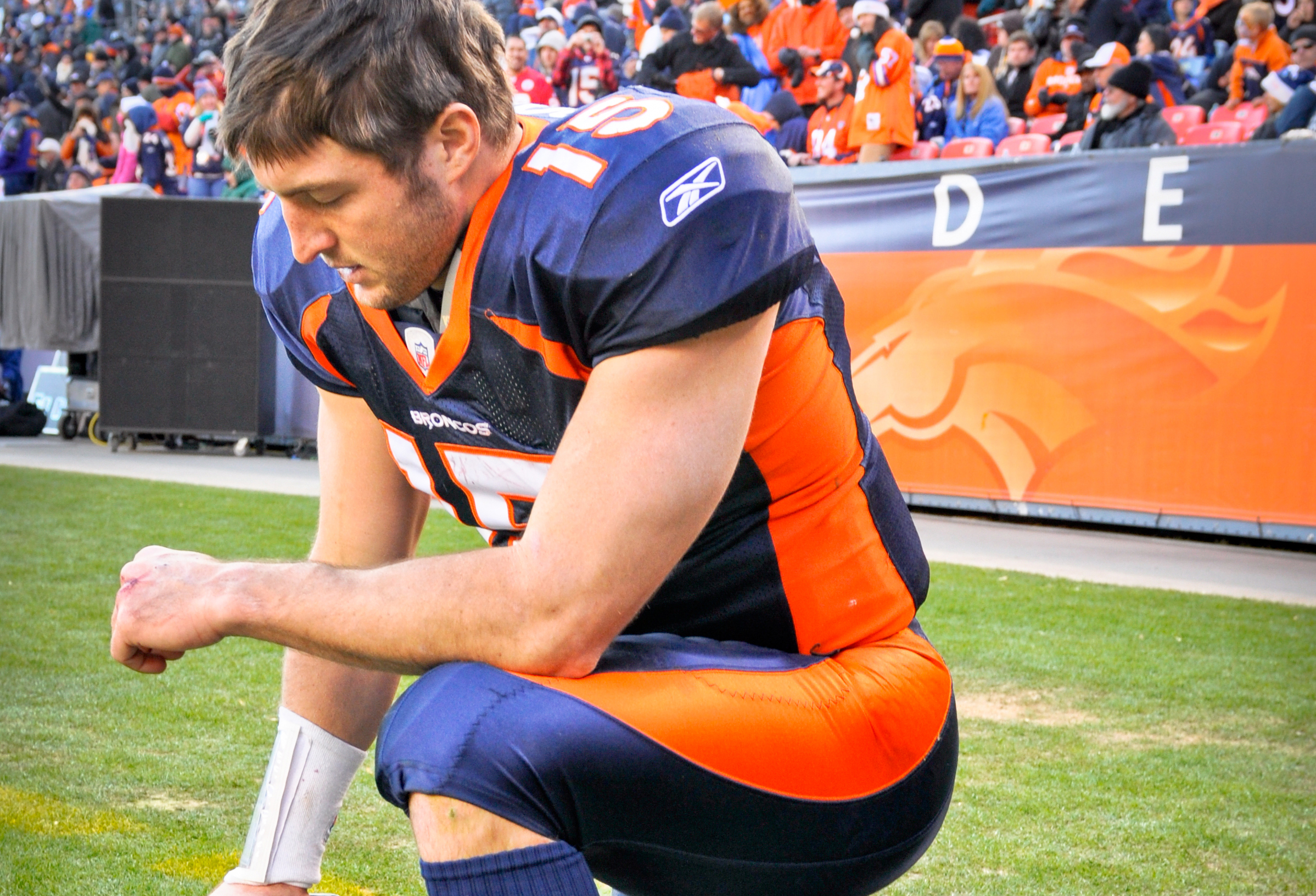 Fact check: Did Tim Tebow kneeling for God on the field upset NFL ...